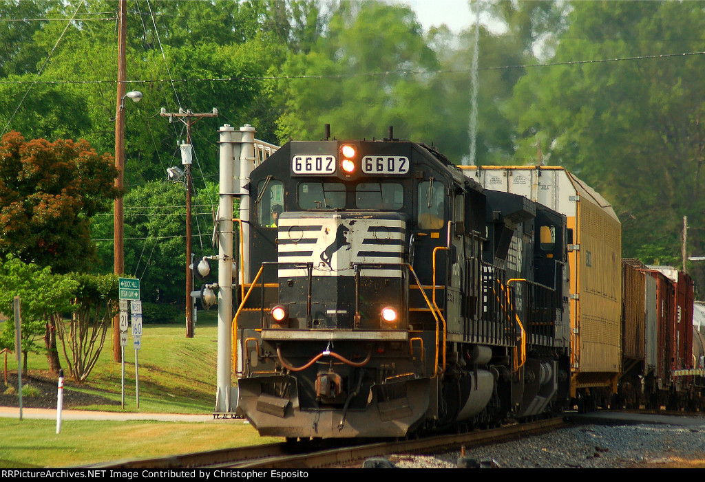 NS SD60 6602 leads 337